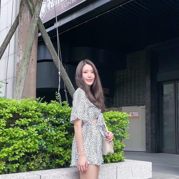 信義區激推網美籽籽 Abby Lin 獨家色色寫真，台版 jisamss，Mini Queen 代言人，大花蓮校園正妹 @tzu0612 Twitch 直播主姊姊的超純性感照片圖庫 ．純真子看妹台