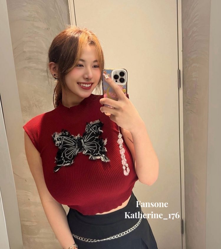 台灣最大奶小模劉萱，天然 L cup 凱薩琳 Kath @Katherine_176 超級大尺度 FansOne 寫真獨家整理，台北中山區爆乳美髮師憶萱 @infini_abc 溢乳更衣色片 ...