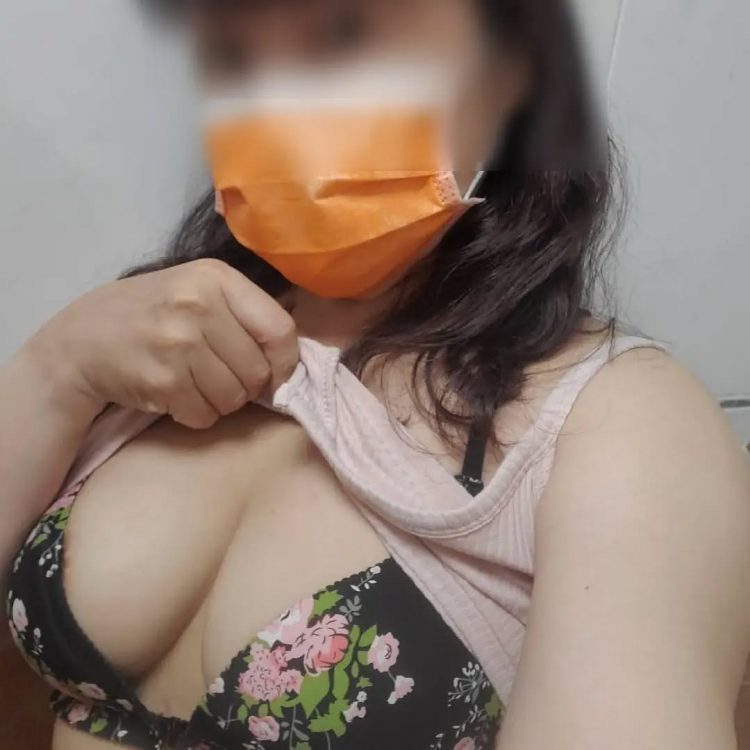 熟齡人妻 OL 秋水伊媚 @yi_mei，FansOne 多P熟女首選野外露出片總整理，台灣知名企業女主管大尺度私密片線上看，低調的伊媚同學 @yimei_classmate 聖水黃金重口味 ...